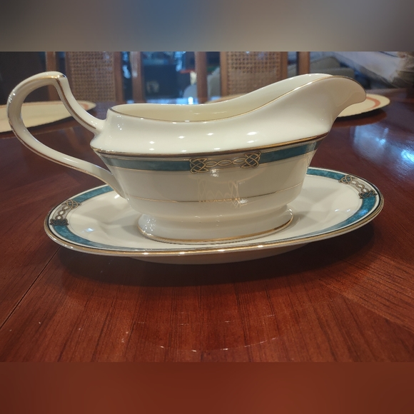 Mikasa | Kitchen | Mikasa Golden Legacy Gravy Boat With Underplate ...